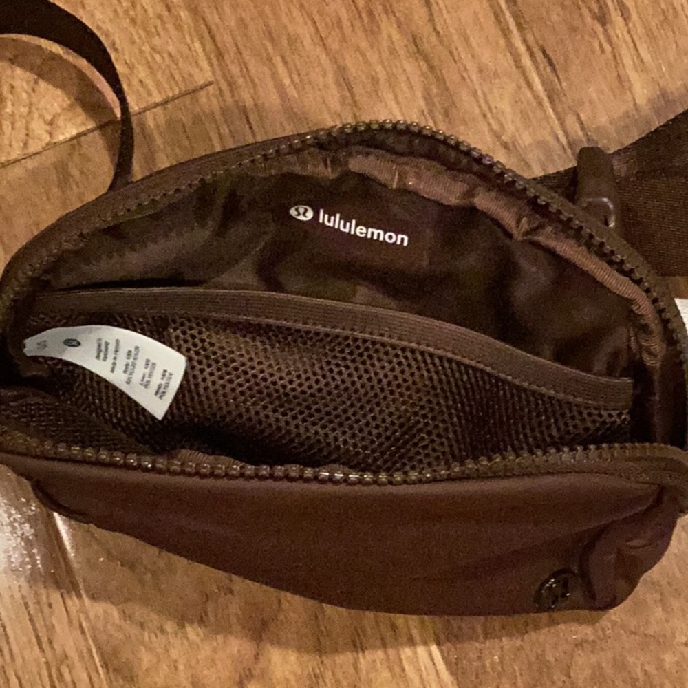 Lululemon Everywhere Belt Bag Java - Gem